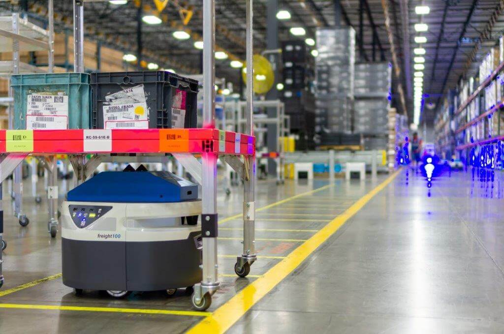 Automatizarea depozitelor cu roboți autonomi mobili (AMR)